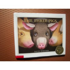The three pigs by David Wiesner (9780439445177)